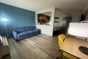 Quarto standard, 1 cama King | Escrivaninha, ferros/tábuas de passar roupa