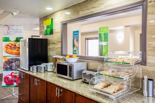 Pequeno-almoço tipo buffet incluído 