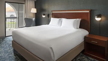 Quarto Deluxe, 1 cama king-size, não fumadores, vista para o pátio | Secretária, secretária adequada para computadores portáteis