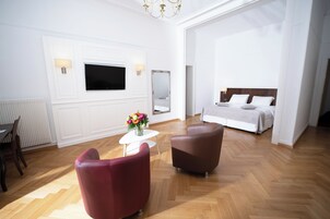 Quarto Duplo Superior | Minibar, cofre no quarto, secretária, Wi-fi grátis 