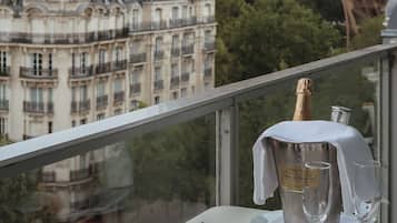 Quarto Deluxe, 2 camas individuais, varanda, na torre (Highfloor,1sofabed, Eiffel Tower View) | Terraço/pátio interior