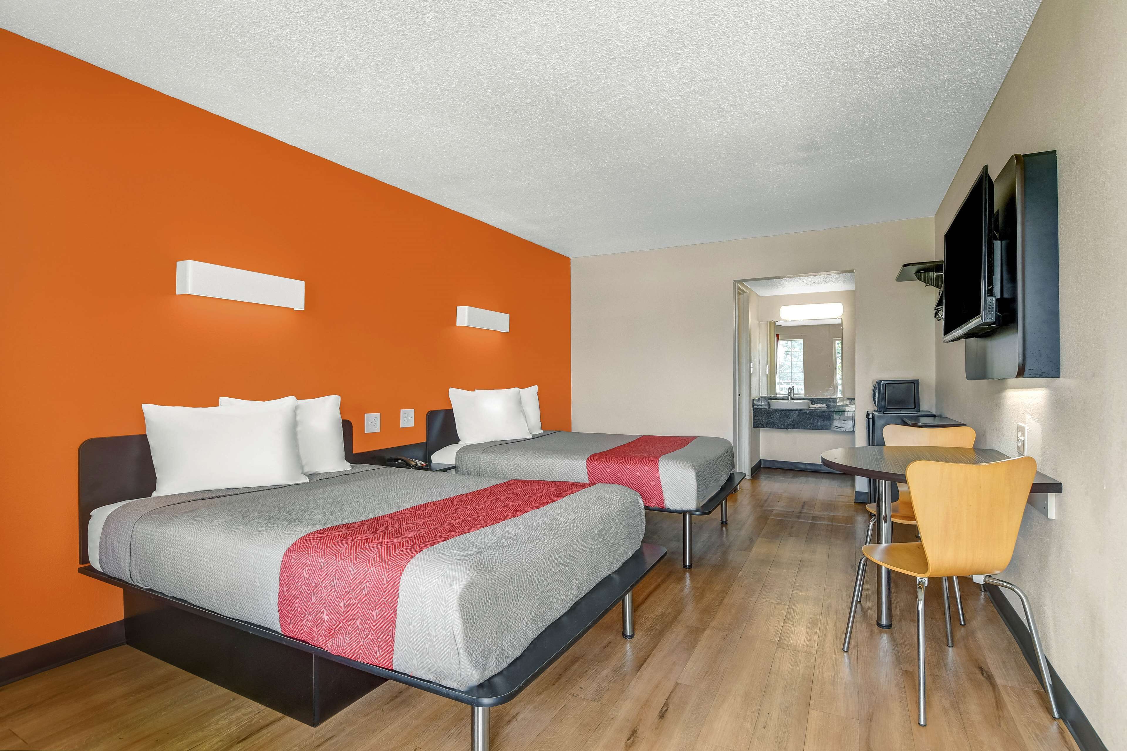 Ferros/tábuas de passar roupa, Wi-Fi de cortesia, roupa de cama