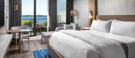 Quarto Premium, 1 cama king-size, varanda, vista para o lago | Camas de colchão pillowtop, cofre no quarto, secretária