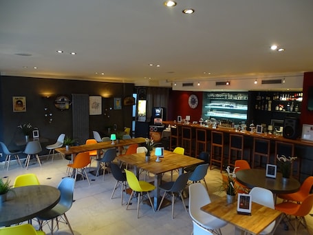 Café da manhã com buffet todos os dias (EUR 15 por pessoa) . Sleep & Go Brussels Expo