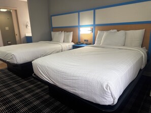 Quarto casal básico, 2 quartos | Ferros/tábuas de passar roupa, Wi-Fi de cortesia, despertadores