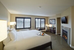 Parlor, 1 King Bed, Fireplace | Vista do quarto