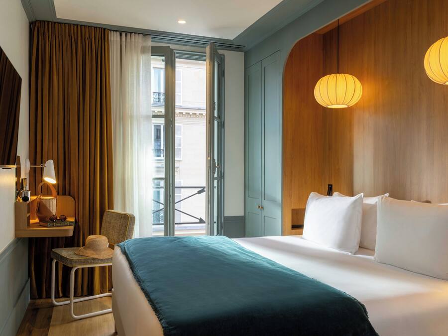 Quarto Deluxe | Minibar, cofre com capacidade para portátil