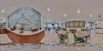 Café da manhã completo grátis todos os dias