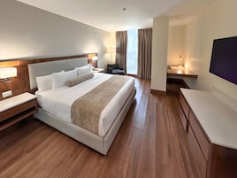 Standard (Luxor King) | Roupa de alta qualidade, cofre com capacidade para portátil, secretária 