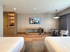 Suite Premium, Vista para a cidade | Roupa de alta qualidade, cofre com capacidade para portátil, secretária