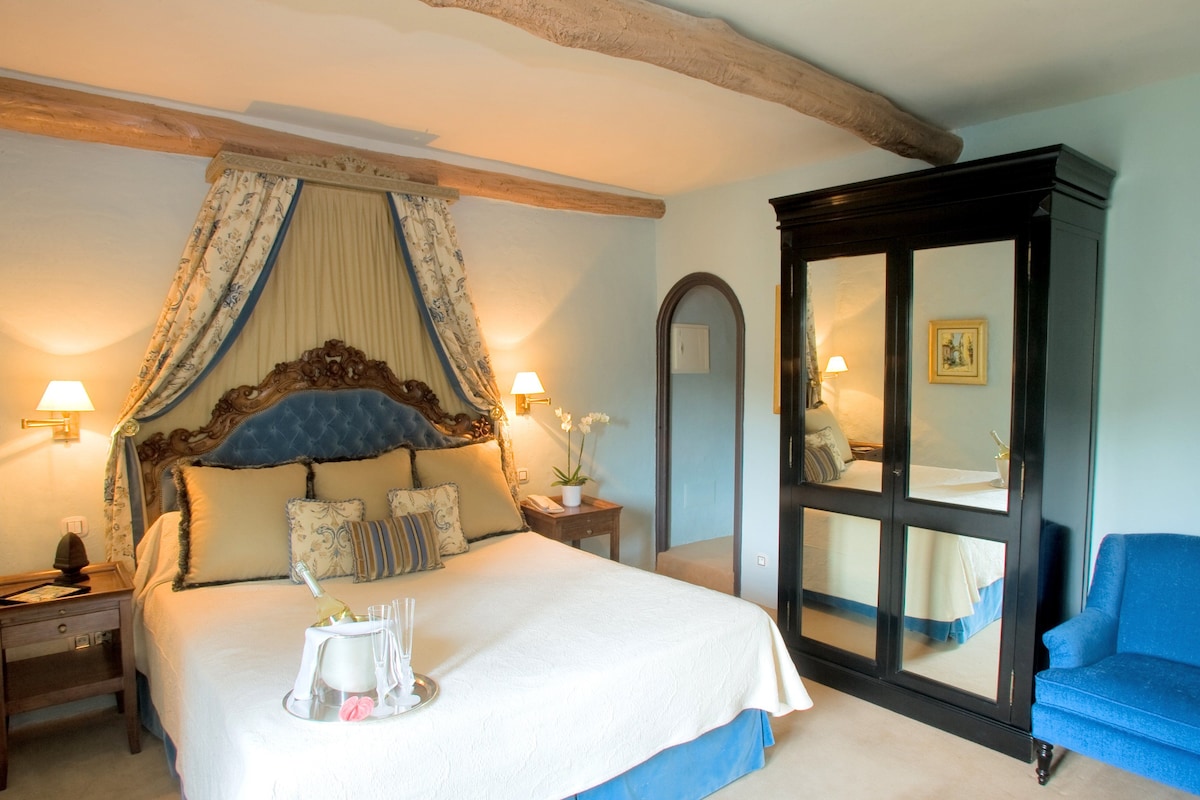 Quarto casal standard | Frigobar, cofres nos quartos, cortinas blackout