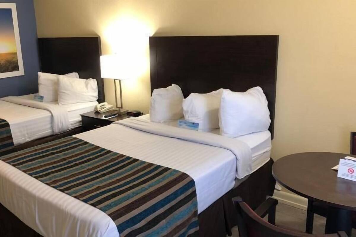 Cortinas blackout, quartos à prova de som, ferros/tábuas de passar roupa