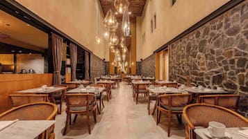Café da manhã com buffet grátis todos os dias