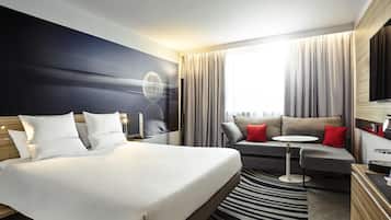 Roupa de alta qualidade, minibar, cofre com capacidade para portátil