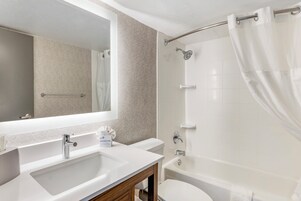 Suite, 1 cama king-size | Roupa de alta qualidade, secretária, quartos insonorizados 