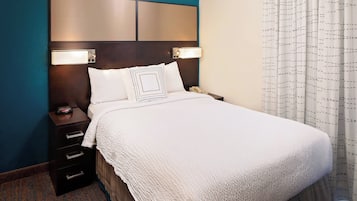 Suite, 2 quartos | Roupa de alta qualidade, camas de colchão pillowtop, secretária