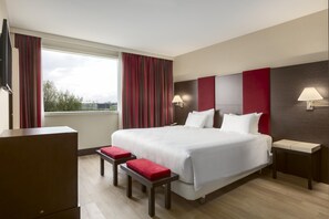 Quarto triplo standard | Roupas de cama premium, frigobar, cofres nos quartos, escrivaninha