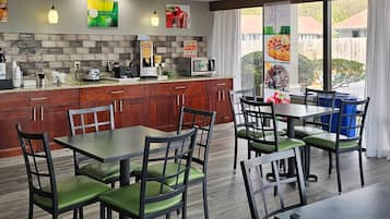 Café da manhã continental grátis todos os dias