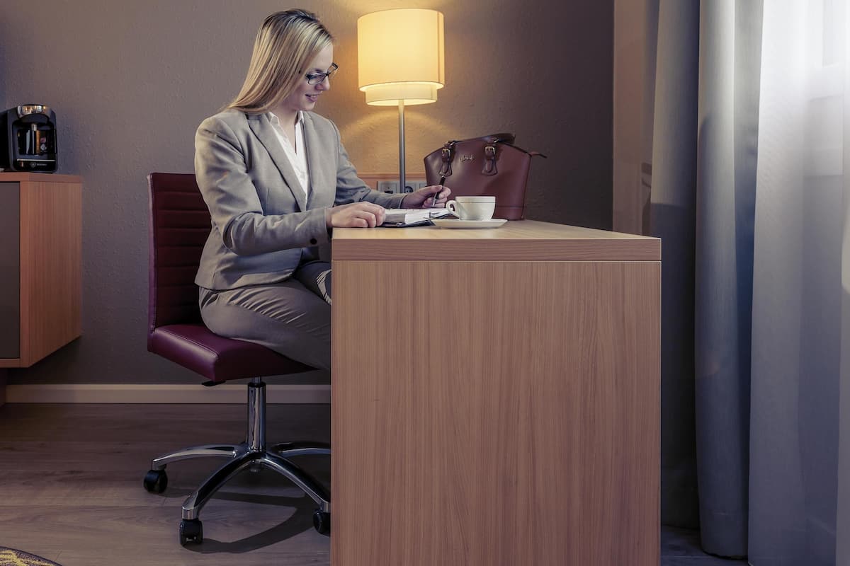 Quarto standard, várias camas | Roupas de cama antialérgicas, cofres nos quartos, escrivaninha