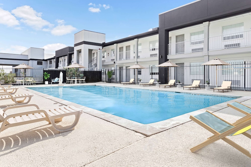 Baymont By Wyndham Beaumont - Beaumont, TX