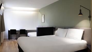 Quarto Standard, várias camas | 1 quarto, roupa de alta qualidade, com mobília individualizada