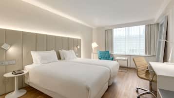 Minibar, cofre no quarto, secretária, quartos insonorizados