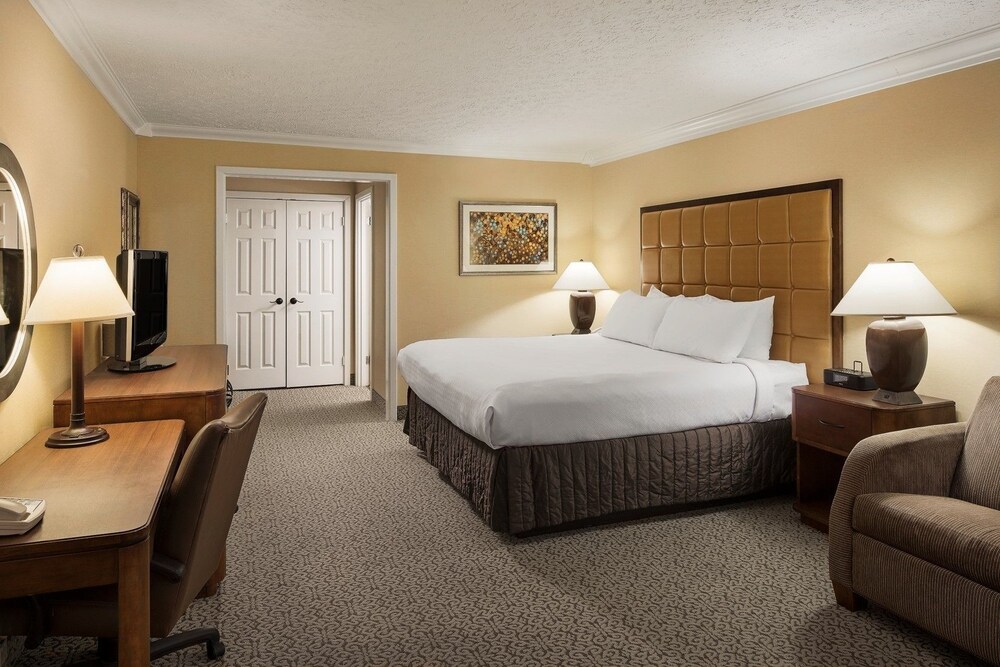 Top 3 Hotels With In-Room Balcony In Louisville, Kentucky - | Trip101