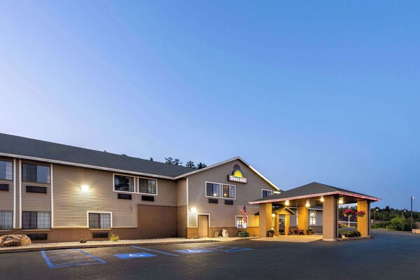 Days Inn By Wyndham Iron Mountain - Michigan
