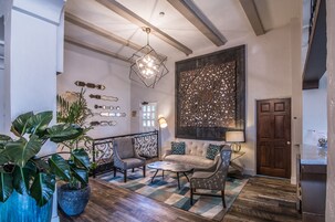 Área de estar no saguão