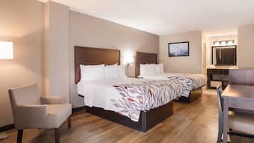 Quarto Deluxe, 2 camas queen-size, não fumadores | Secretária, ferro/tábua de engomar, camas desdobráveis, Wi-fi grátis