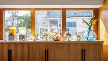 Pequeno-almoço takeaway diário incluído