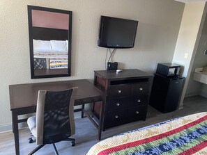 1 quarto, secretária, secretária adequada para computadores portáteis 