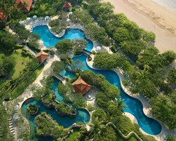 5 piscinas exteriores, da(s) 8:00 à(s) 19:00, guarda-sóis 