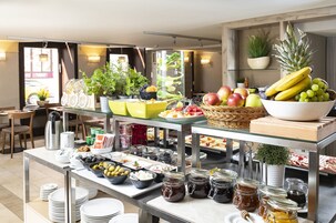 Pequeno-almoço tipo buffet diário (12 EUR por pessoa) 