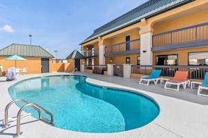 Piscina exterior sazonal