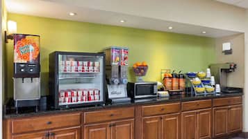 Café da manhã para viagem grátis todos os dias