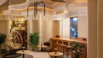 3 restaurantes: opção de café da manhã, almoço e jantar