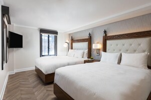 Quarto, 2 camas queen-size, varanda (Luxe) | Lençóis de algodão egípcio, roupa de alta qualidade