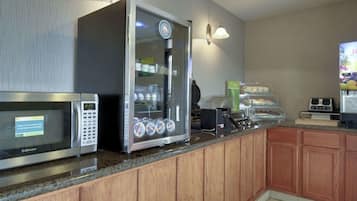 Café da manhã com buffet grátis todos os dias