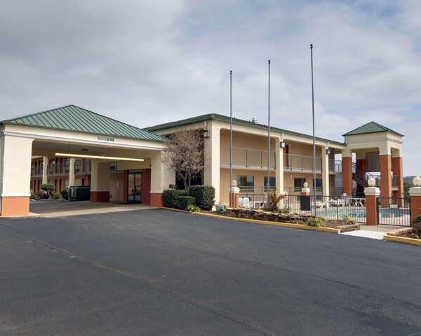 Quality Inn & Suites Clarksville - Clarksville, AR