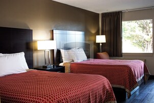 Quarto casal, 2 camas de casal | Escrivaninha, ferros/tábuas de passar roupa, Wi-Fi de cortesia