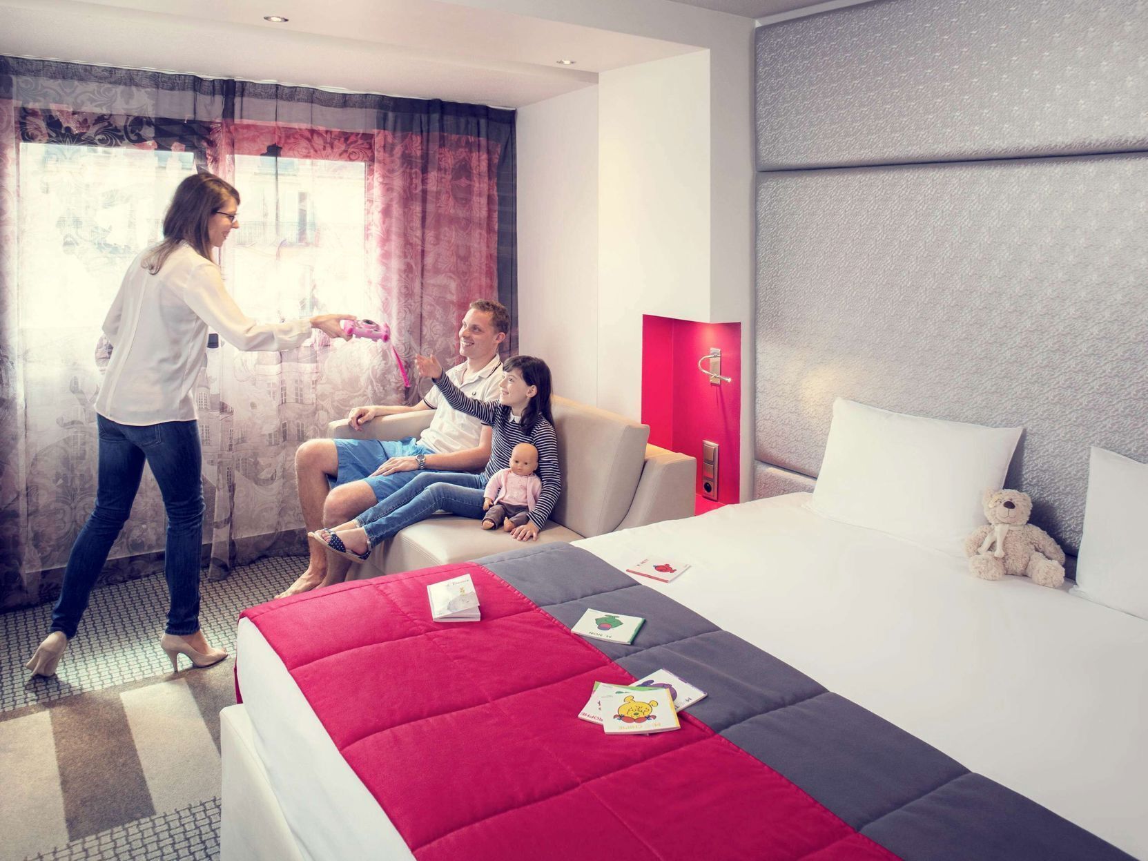 Roupas de cama premium, frigobar, cofres nos quartos, escrivaninha
