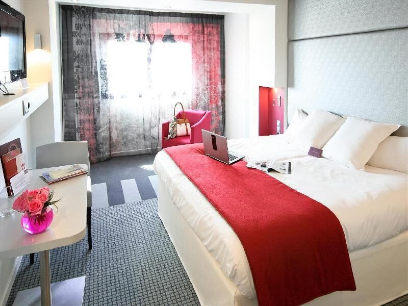 Roupas de cama premium, frigobar, cofres nos quartos, escrivaninha