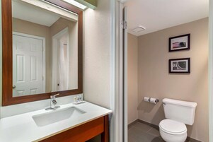 Quarto, 1 cama king-size, não fumadores | Casa de banho | Uma combinação polibã/banheira, uma banheira de hidromassagem 