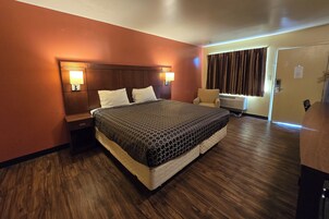 Escrivaninha, ferros/tábuas de passar roupa, Wi-Fi de cortesia