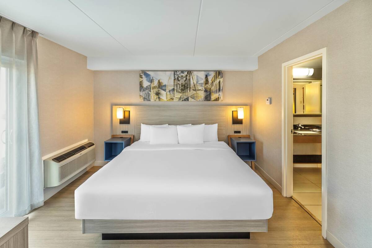 Suite, 1 cama king-size e sofá-cama, não fumadores | Roupa de alta qualidade, camas de colchão pillowtop, secretária 