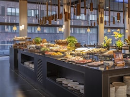 Pequeno-almoço tipo buffet diário mediante uma taxa