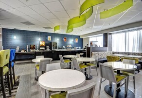 Café da manhã completo grátis