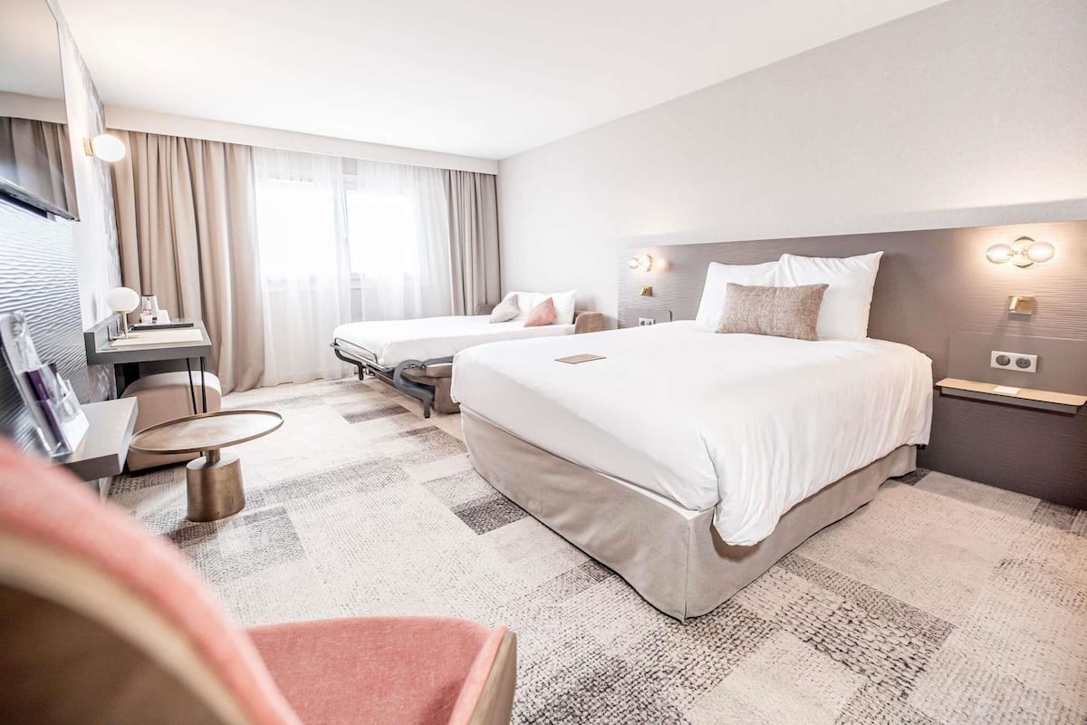 Quarto superior, 1 cama de casal e sofá-cama | Roupas de cama premium, frigobar, cofres nos quartos, escrivaninha