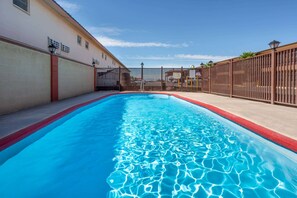 Piscina exterior sazonal 